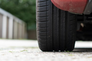 Reifenalter: Wie alt dürfen Autoreifen sein? | SchnelleAutohilfe.de